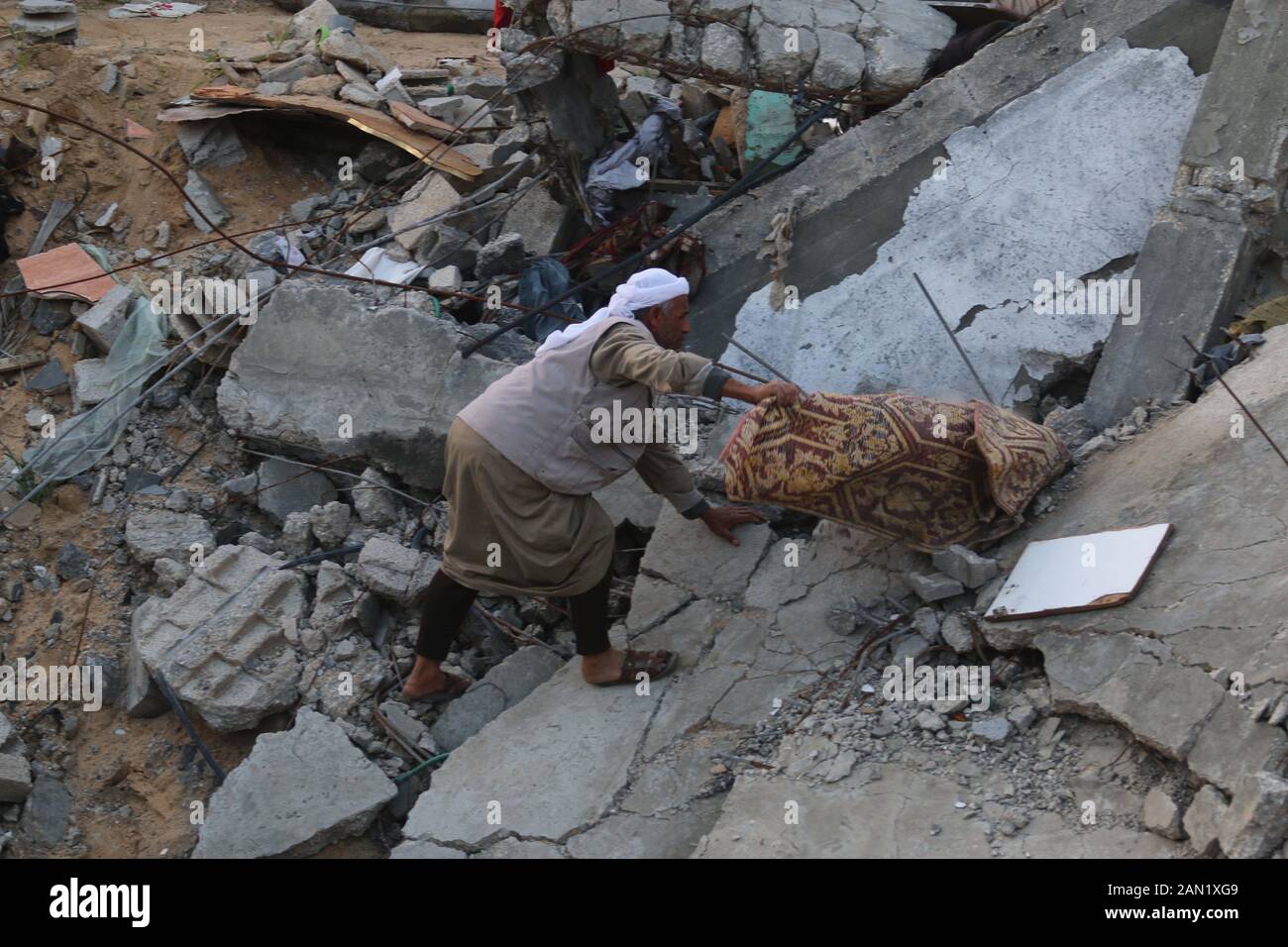 Khan Yunis, The Gaza Strip, Palestine. 15th Jan, 2020. Member of a ...