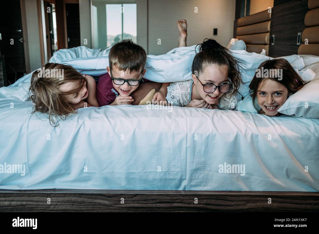 Room facing hi-res stock photography and images - Alamy