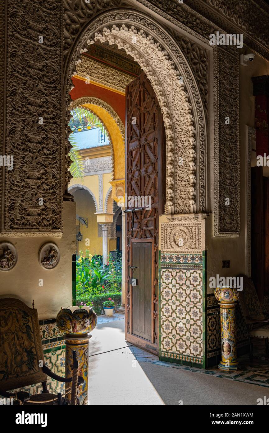 Multifoil Arches High Resolution Stock Photography and Images - Alamy