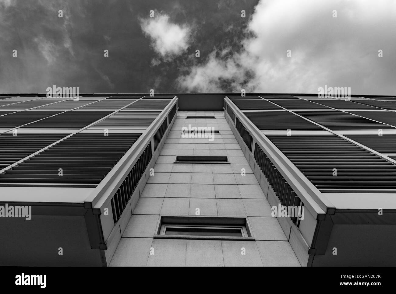 Geometric lines in architecture hi-res stock photography and images - Alamy