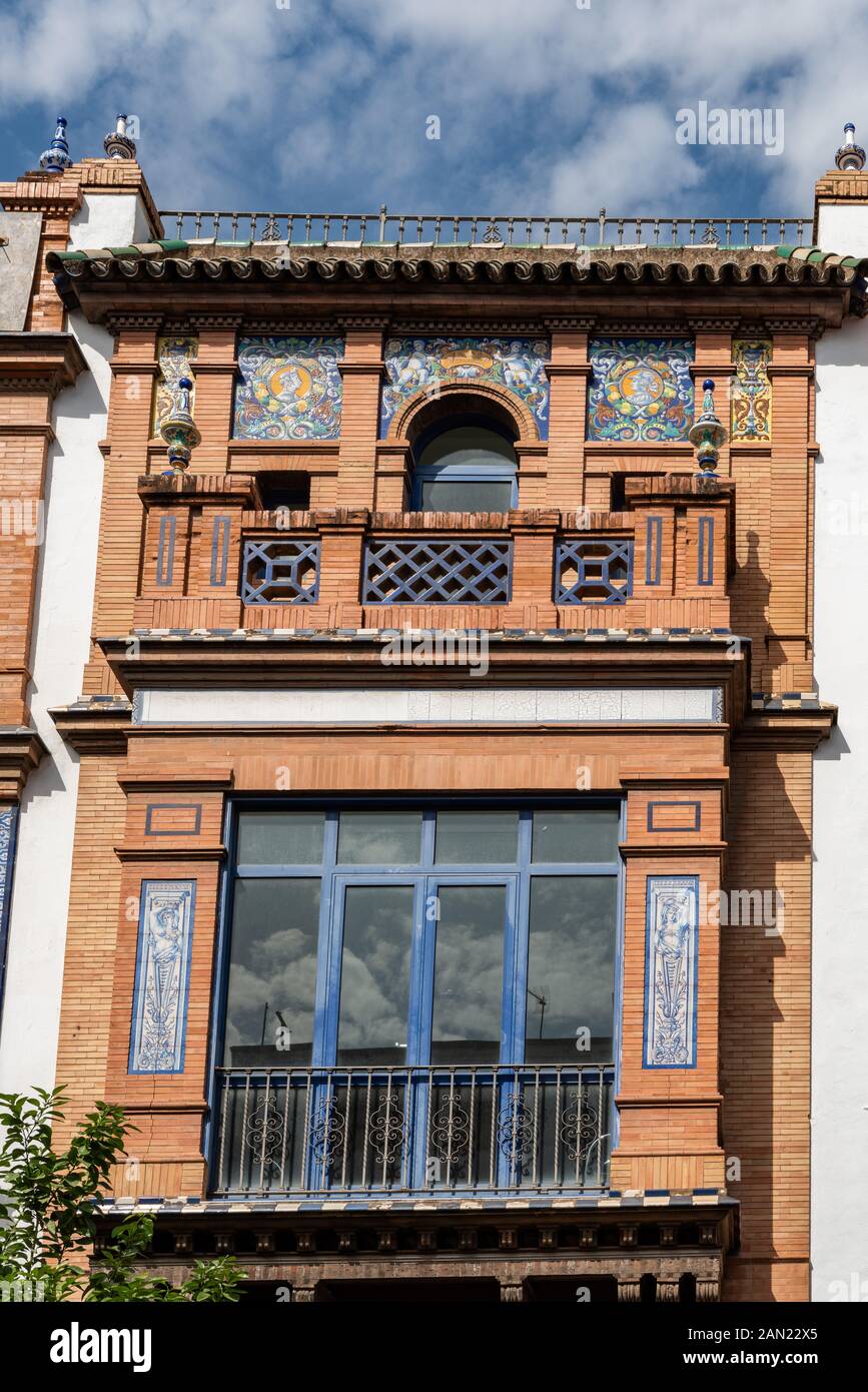 Azulejos ceramic facade hi-res stock photography and images - Alamy