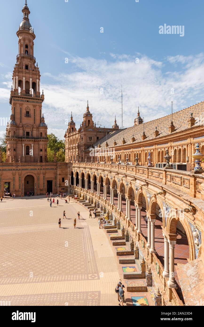 Colonnade renaissance architecture hi-res stock photography and images ...