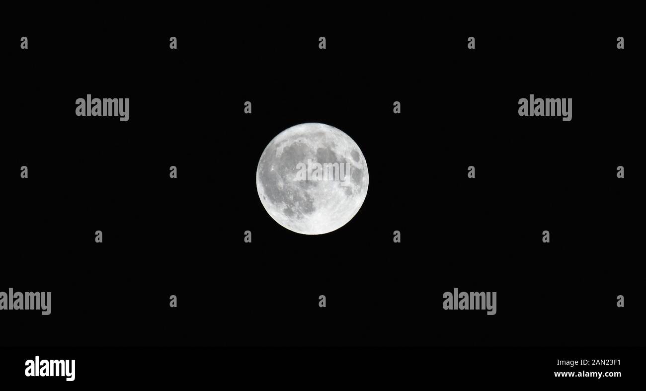 Moon zoom hi-res stock photography and images - Alamy