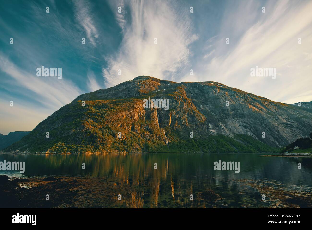 Eidfjord mountains hi-res stock photography and images - Alamy