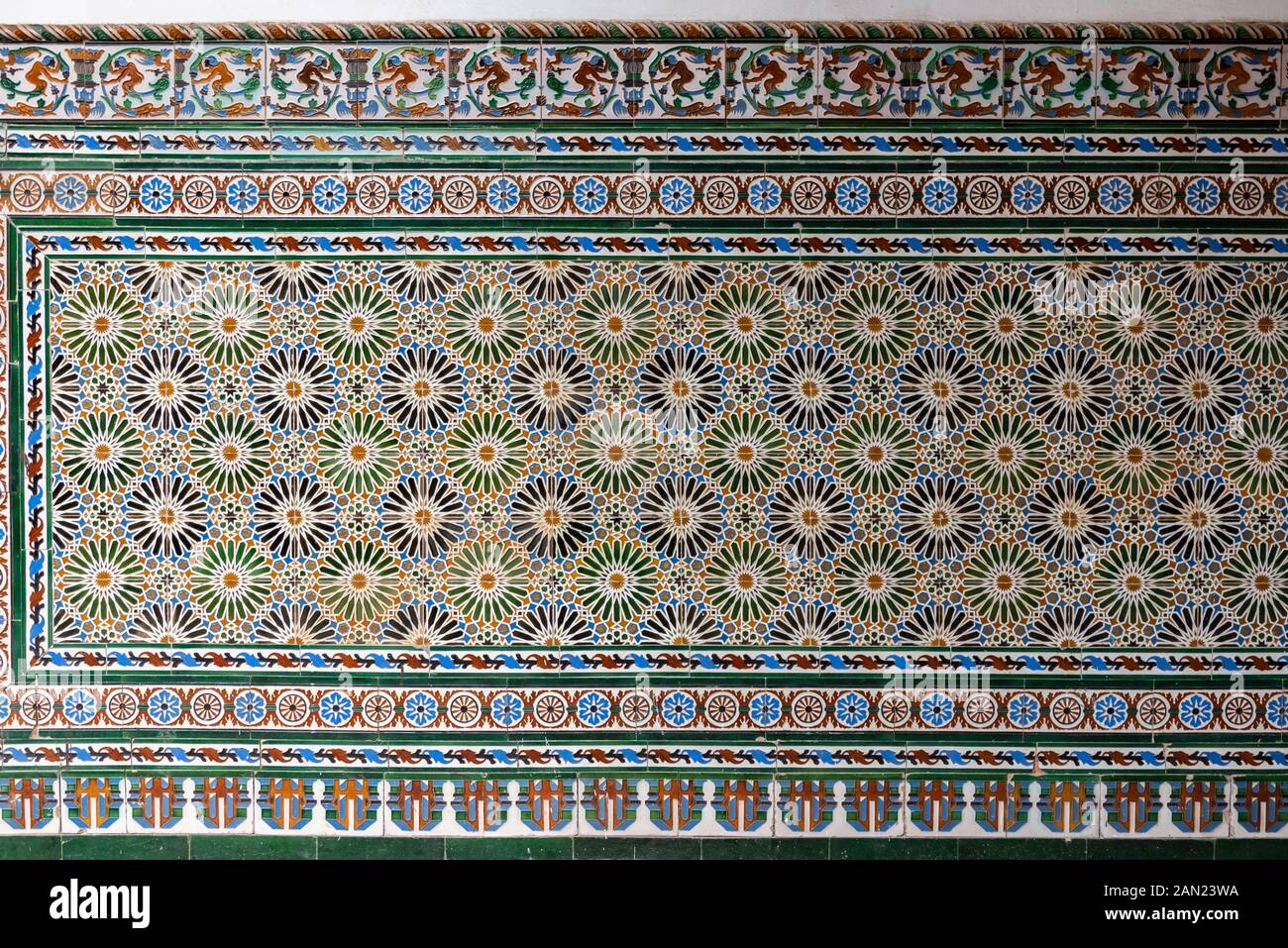 Geometric border patterns hi-res stock photography and images - Alamy