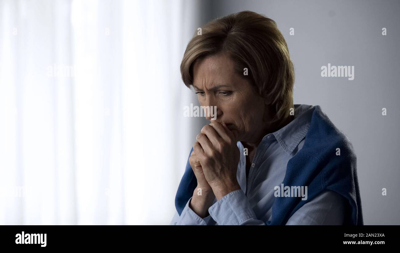 Old lady cold in house hi-res stock photography and images - Alamy