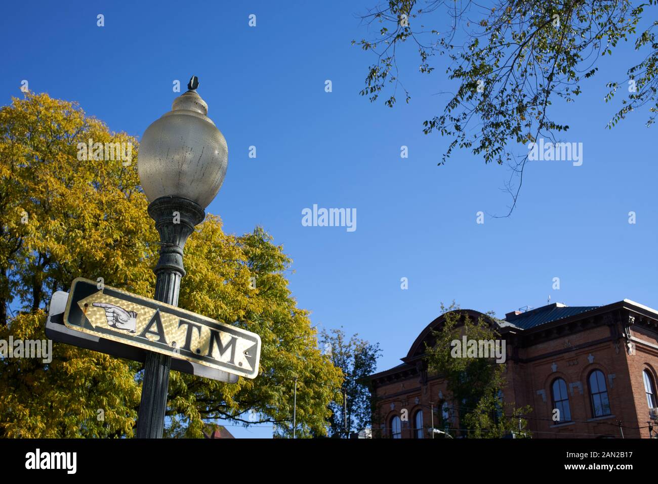 Atm sign pole hi-res stock photography and images - Alamy