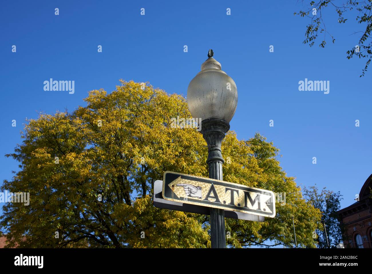 Atm sign pole hi-res stock photography and images - Alamy