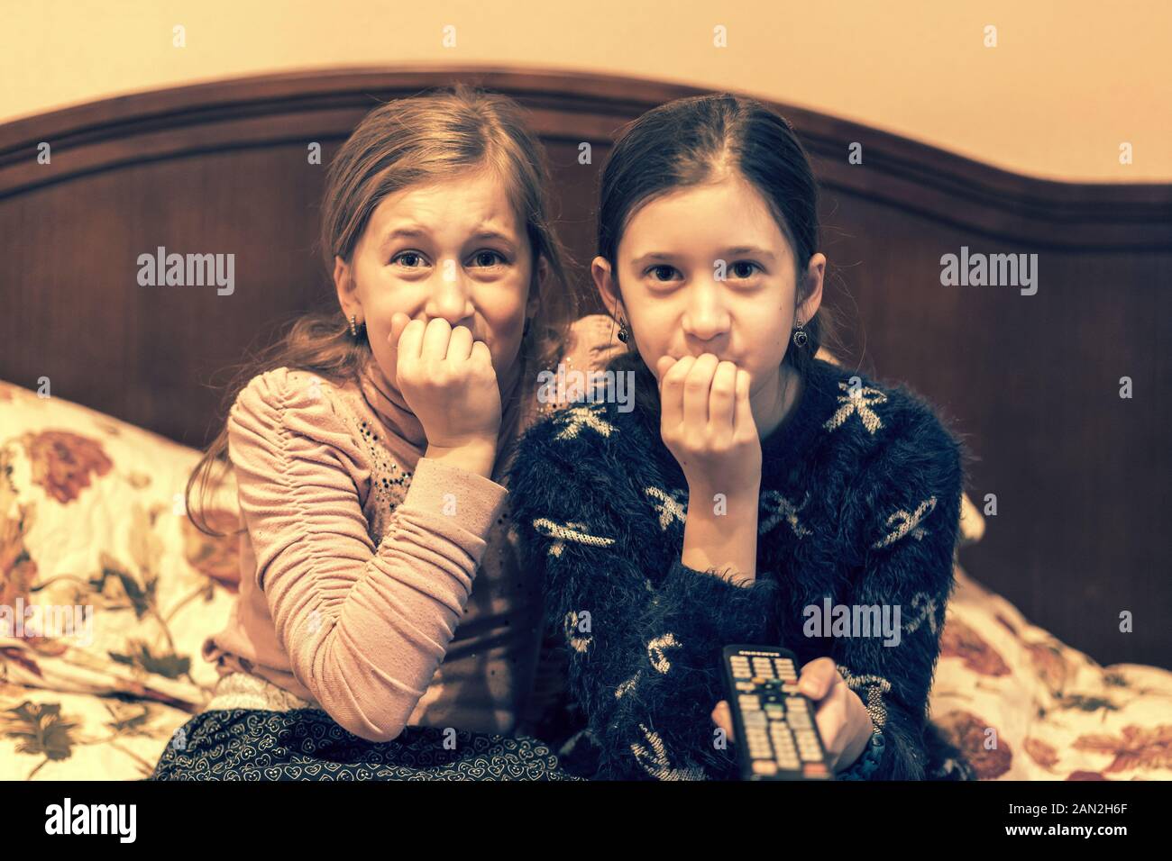 Scared children watching tv hi-res stock photography and images - Alamy