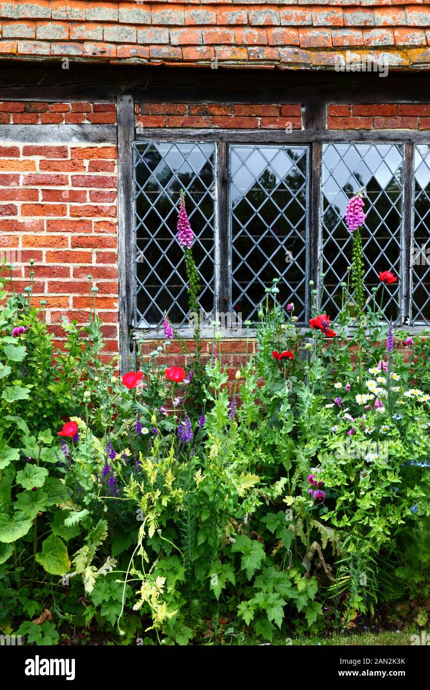 Lattice window hi-res stock photography and images - Alamy