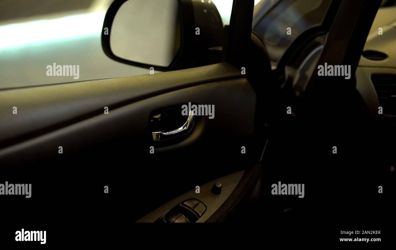 Front door of car hi-res stock photography and images - Alamy