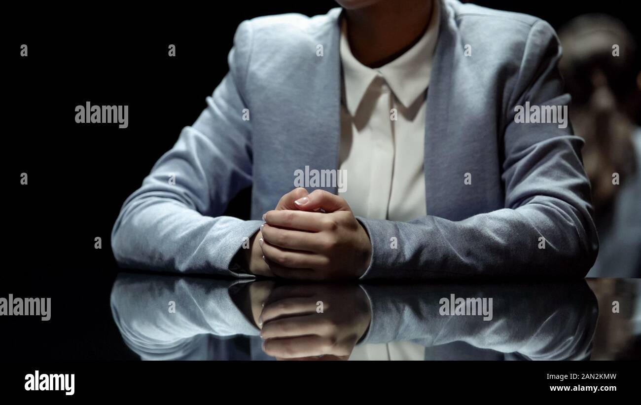 Female tv presenter studio hi-res stock photography and images - Alamy