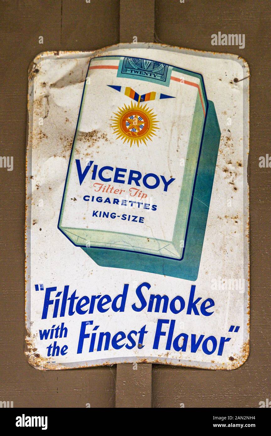 Tobacco advert 60s hi-res stock photography and images - Alamy