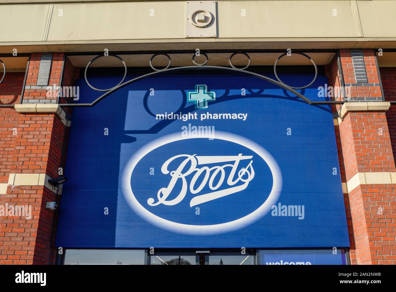 High street names hi-res stock photography and images - Alamy