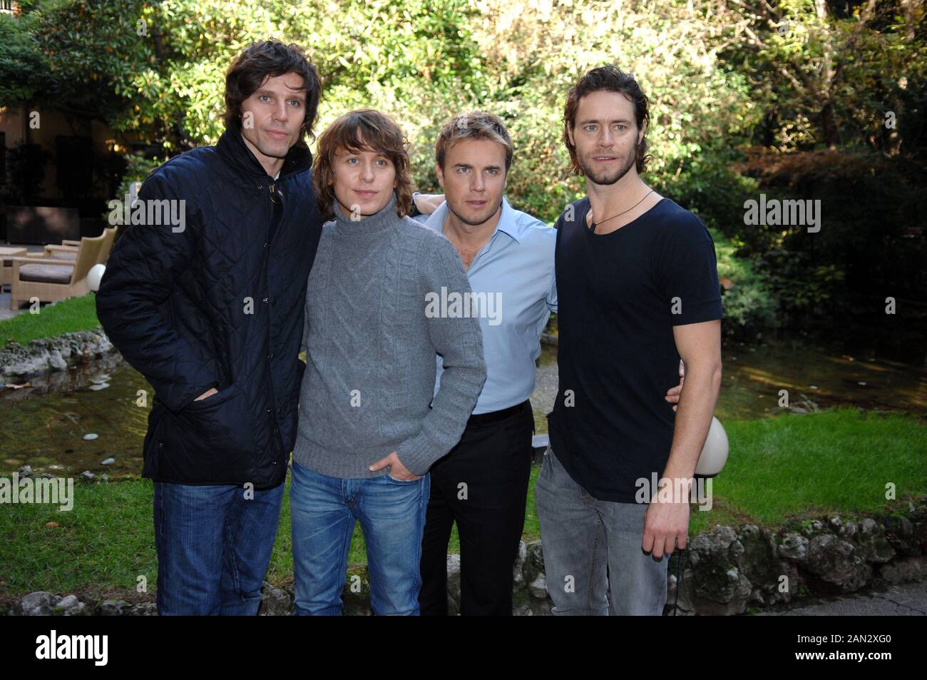 Howard donald and gary barlow hi-res stock photography and images - Alamy