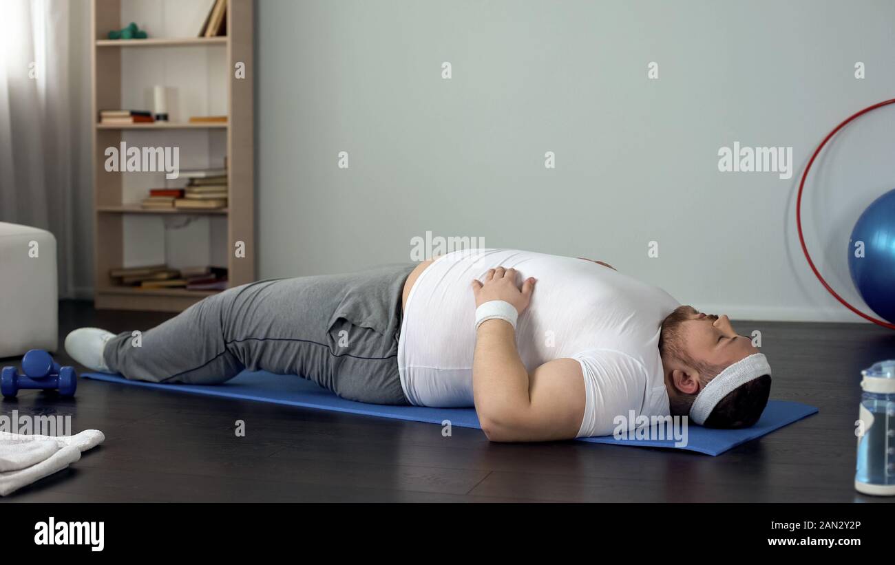 Overweight man trying to do sports exercise, strength and endurance ...