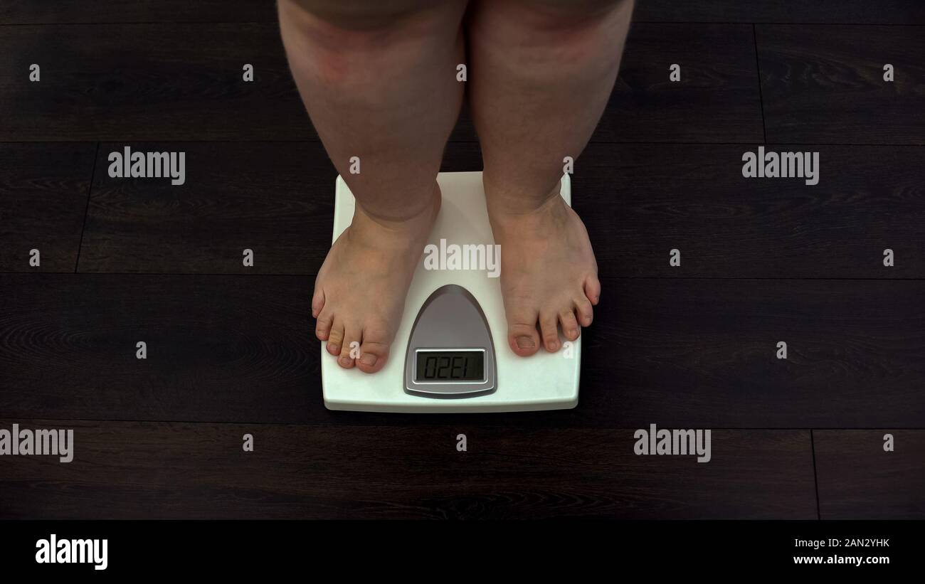 Fat man scales hi-res stock photography and images - Alamy