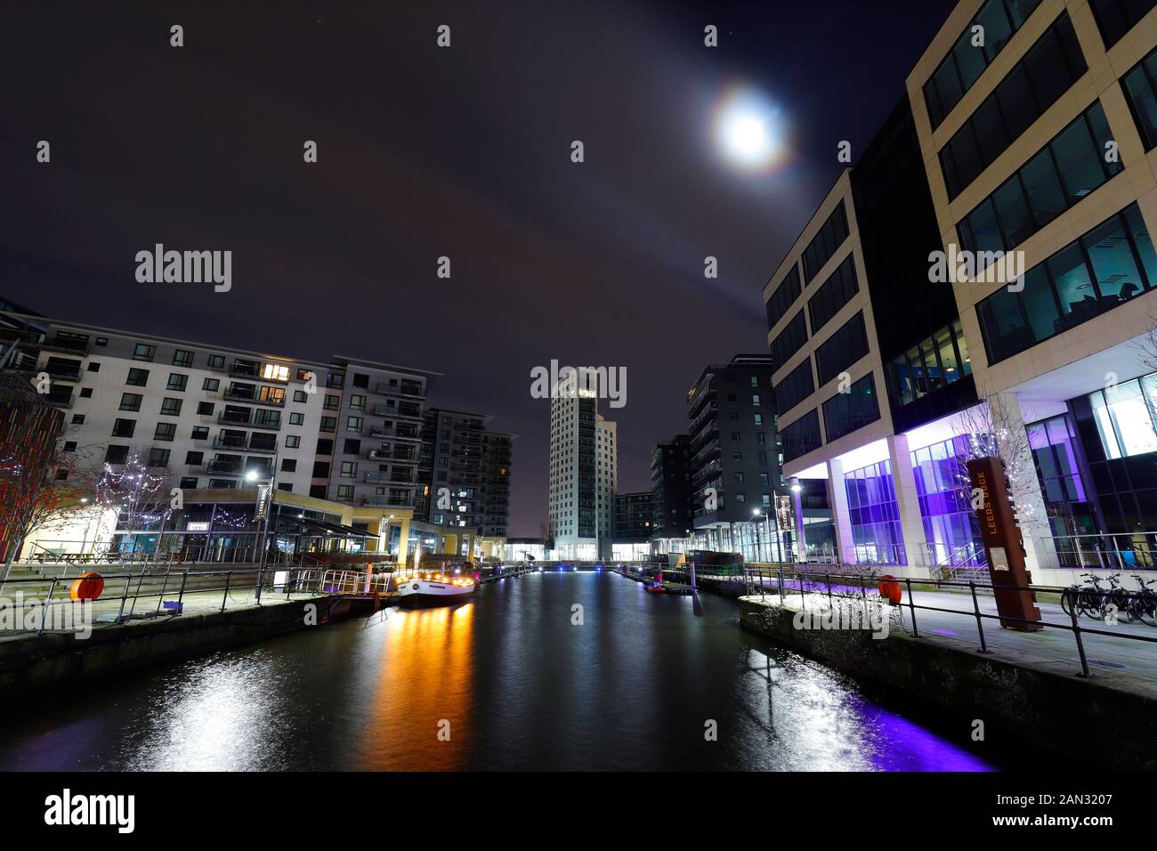 Leeds Dock at night Stock Photo - Alamy