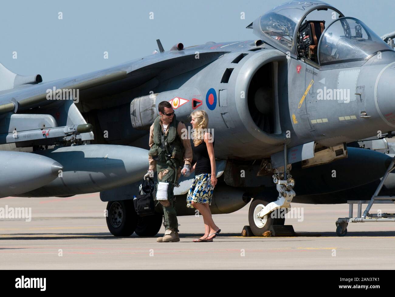 Home vertical take off harrier hi-res stock photography and images - Alamy