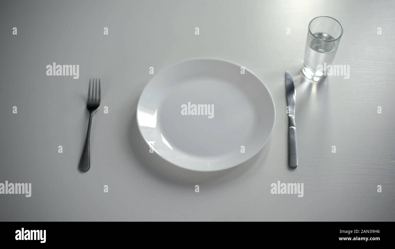 Water table plate hi-res stock photography and images - Alamy