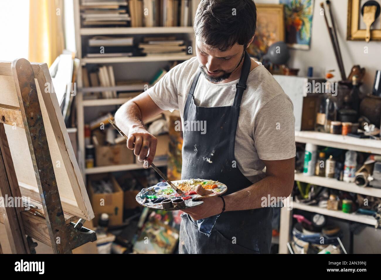 Creative painter in art studio hi-res stock photography and images - Alamy