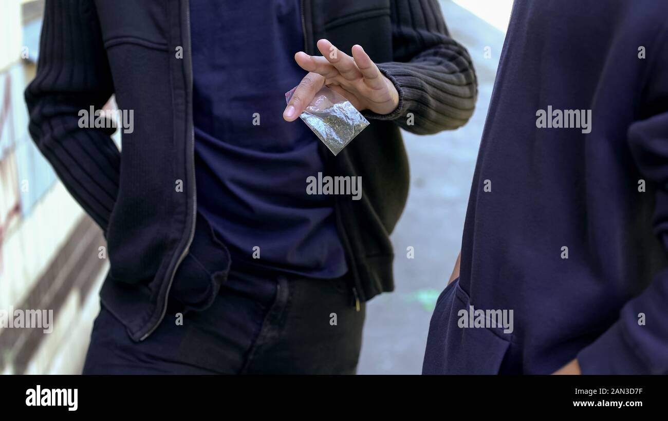 Drug dealer and street hi-res stock photography and images - Alamy