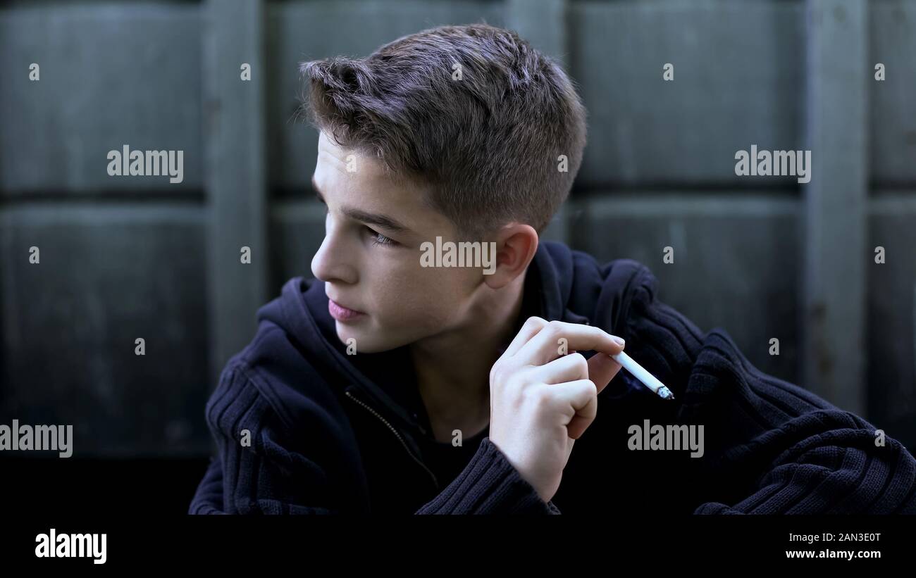 Urban kid tobacco hi-res stock photography and images - Alamy