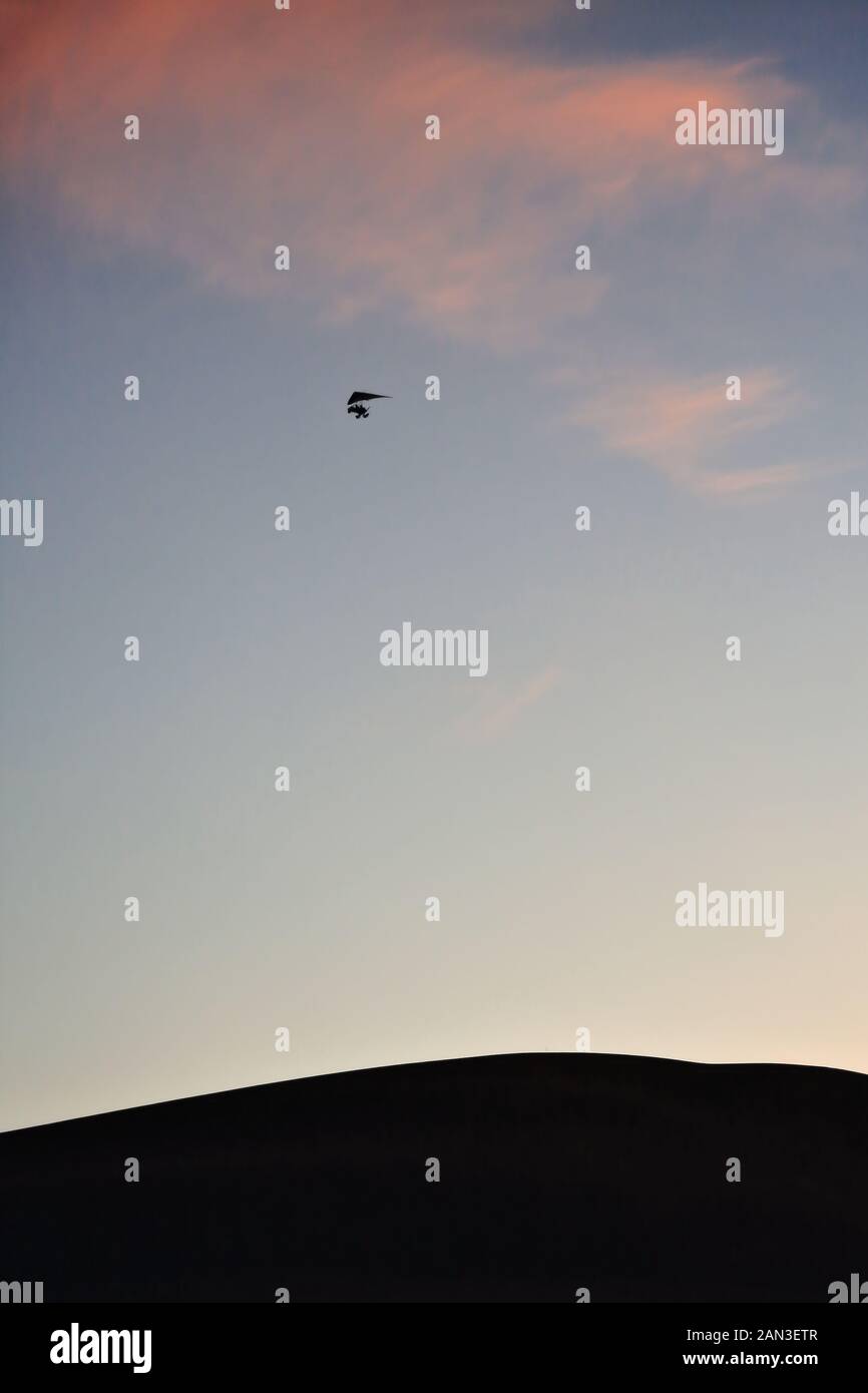 Silhouette microlight glider light aircraft hi-res stock photography ...