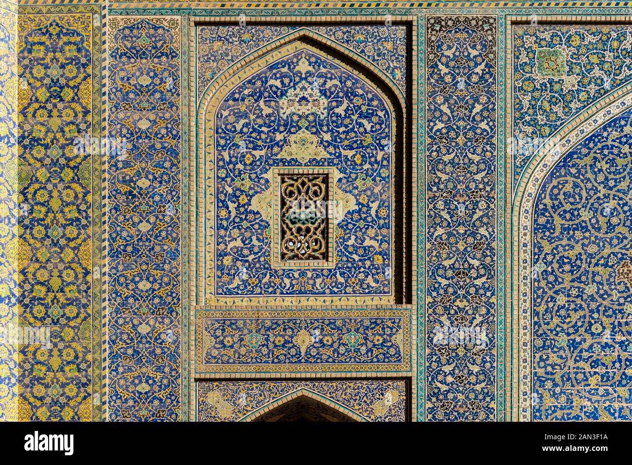 Shah mosque isfahan detail tile portal hi-res stock photography and ...