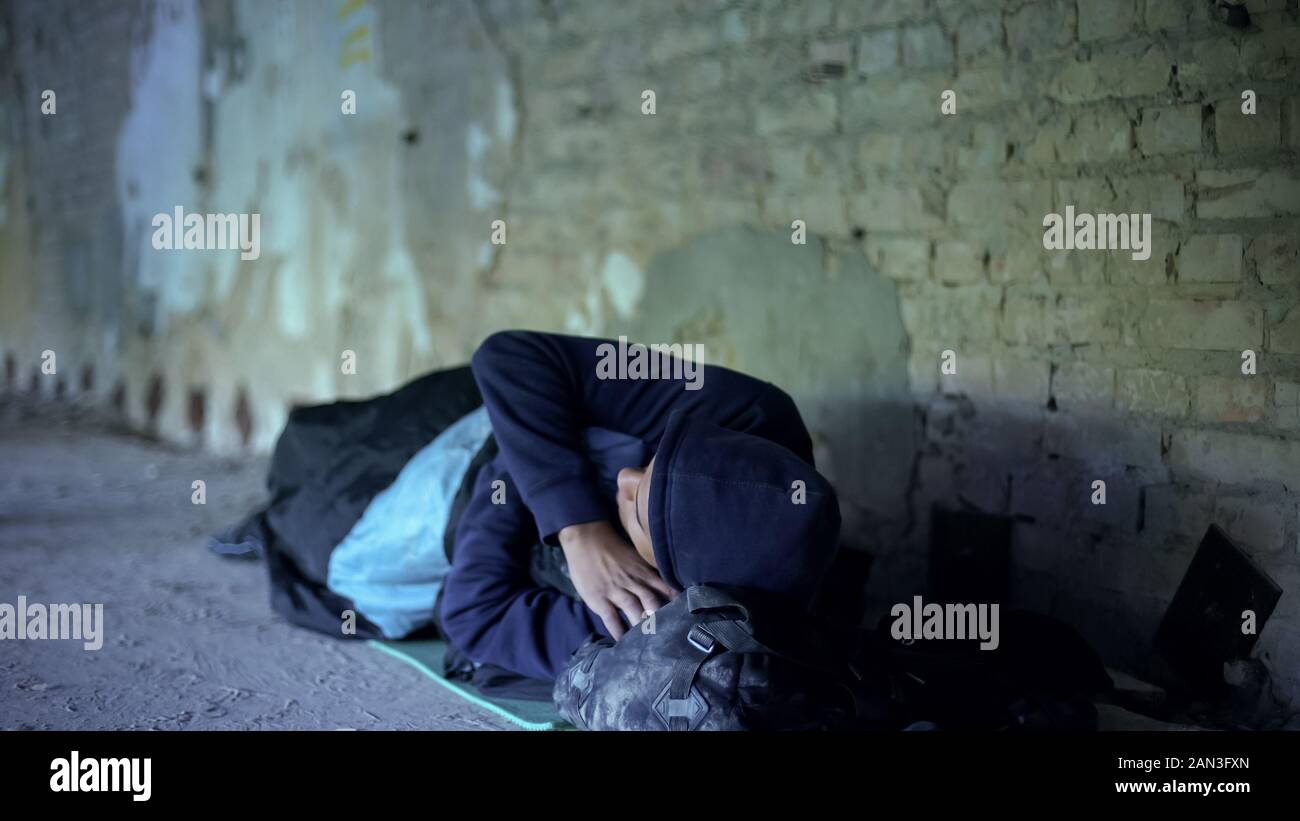 Man sleeping on street hi-res stock photography and images - Alamy