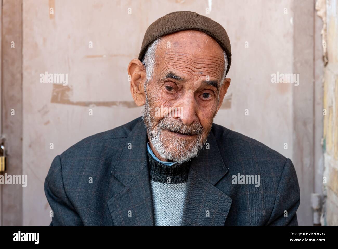 Old iranian man hi-res stock photography and images - Alamy