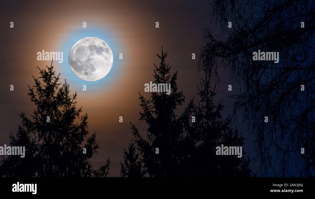 Full orange moon moonrise hi-res stock photography and images - Alamy