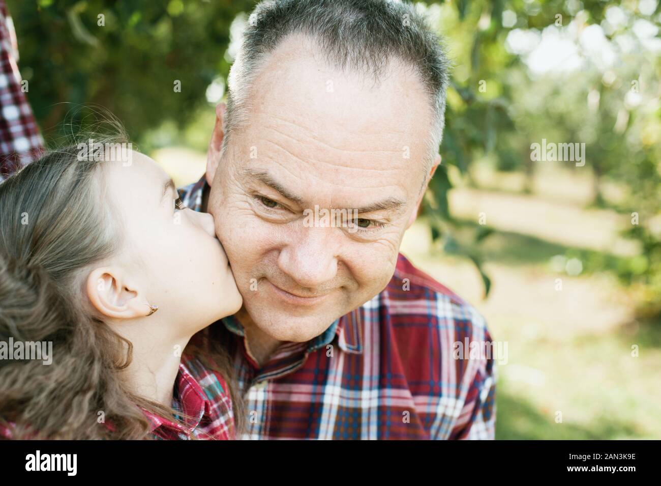 Grandpa and girl hi-res stock photography and images - Alamy