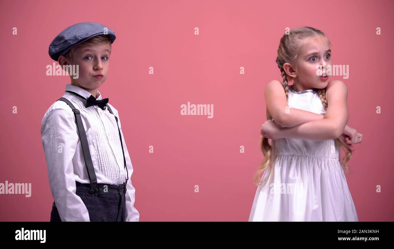 Shocked kids hi-res stock photography and images - Alamy