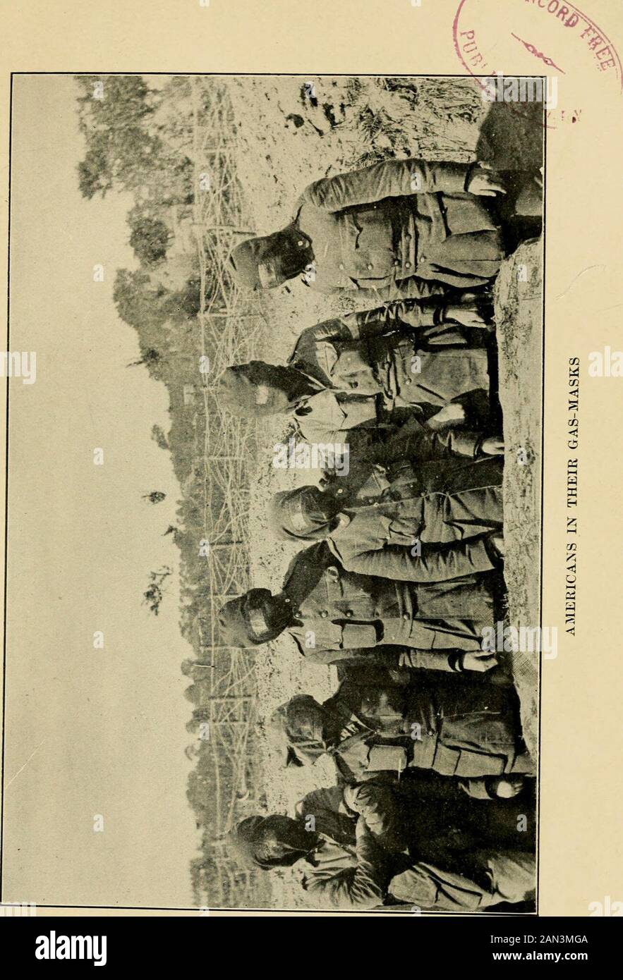 Four unknown children hi-res stock photography and images - Alamy