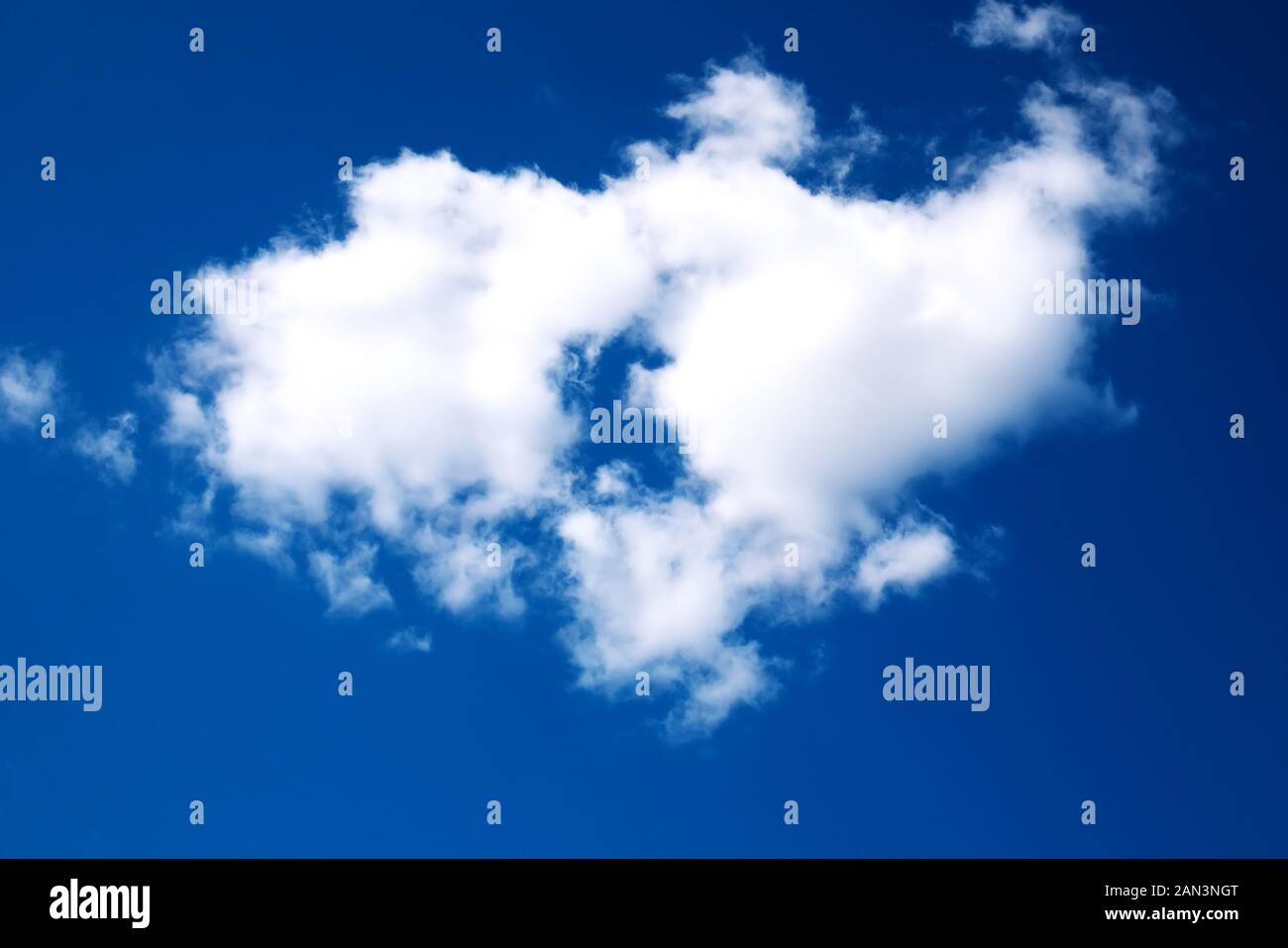 White single cloud hi-res stock photography and images - Alamy
