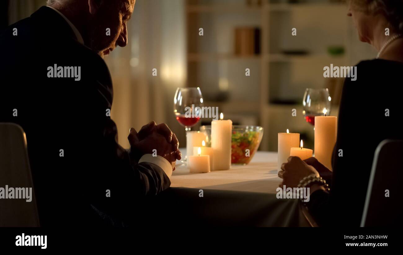 Family praying dining table hi-res stock photography and images - Alamy