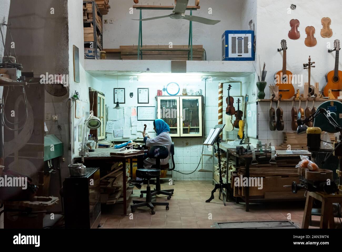 Luthier working workplace hi-res stock photography and images - Alamy