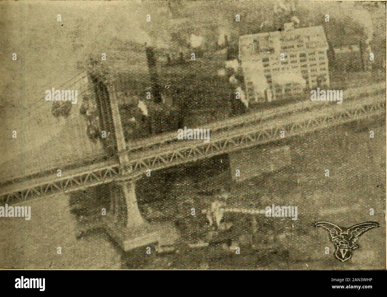 Flying under bridges hi-res stock photography and images - Alamy