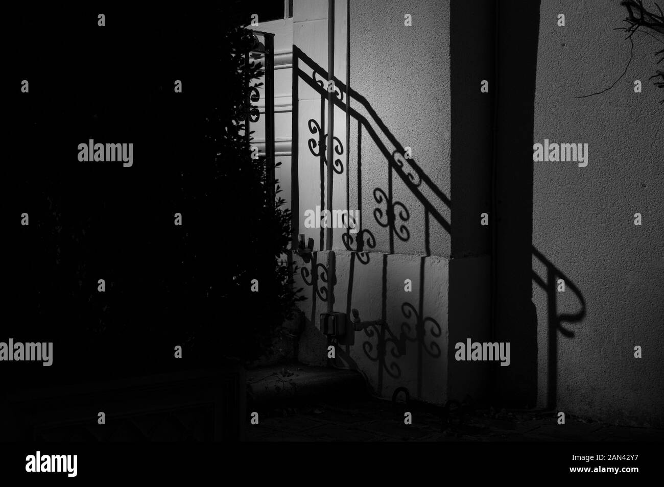 Dingy back alley Black and White Stock Photos & Images - Alamy