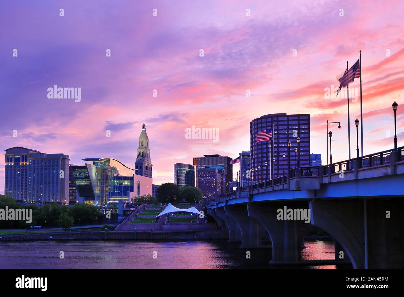The skyline of Hartford, Connecticut at sunset Stock Photo - Alamy