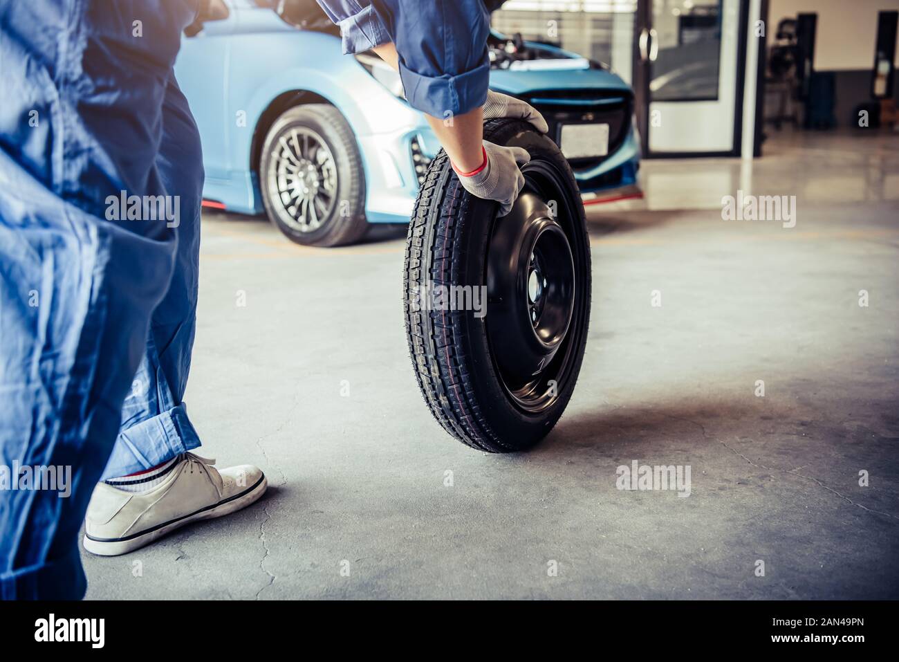Technician maintenance hi-res stock photography and images - Alamy