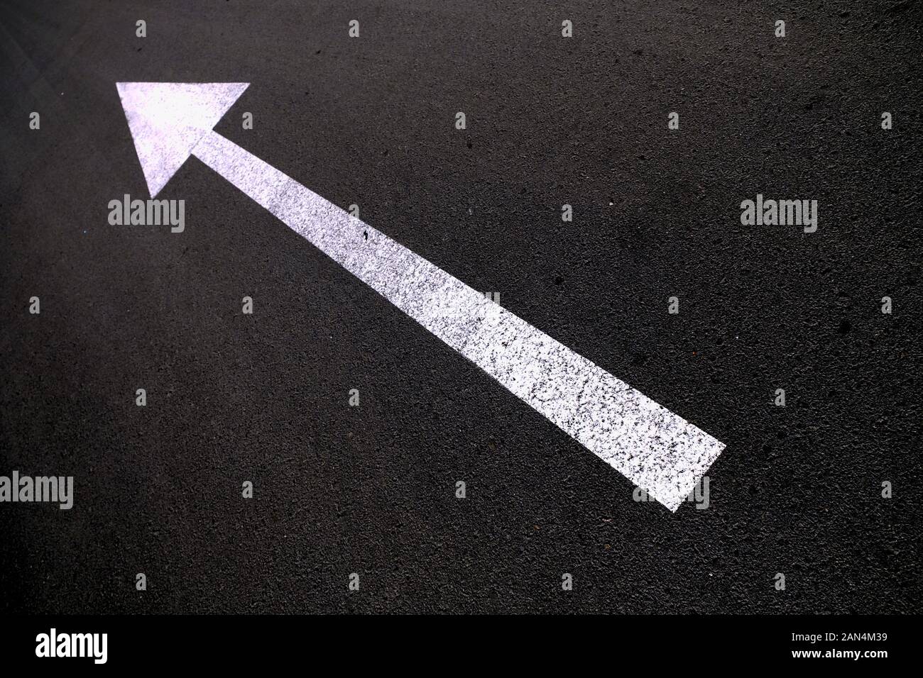 Straigh Arrow Diagonal