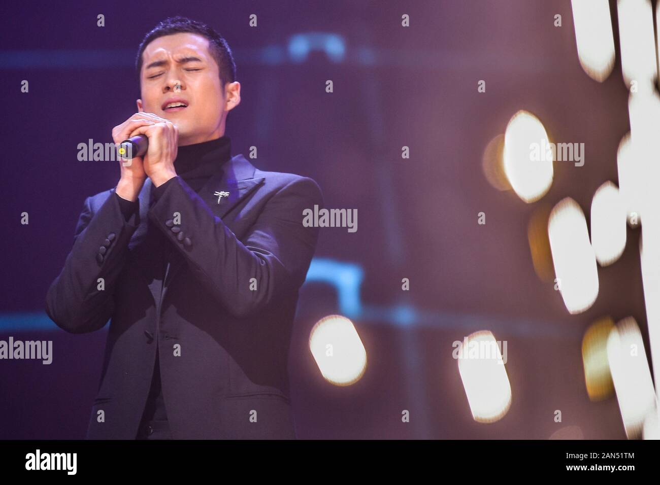 --FILE--Chinese actor Han Dongjun, also known as Elvis Han, sings at ...