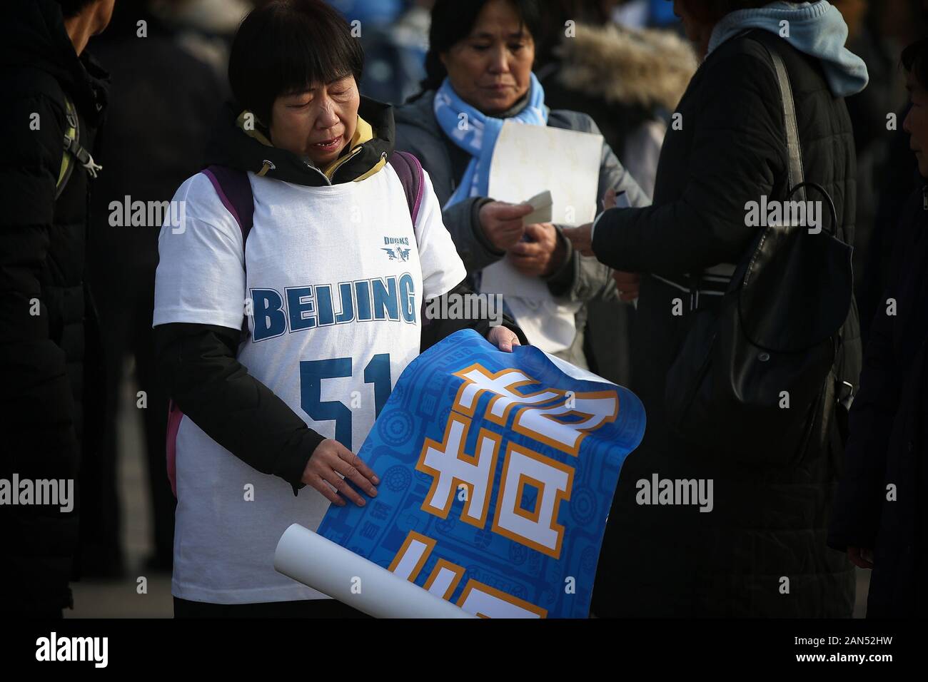 Fans show up sadly to mourn for Chinese professional basketball player ...