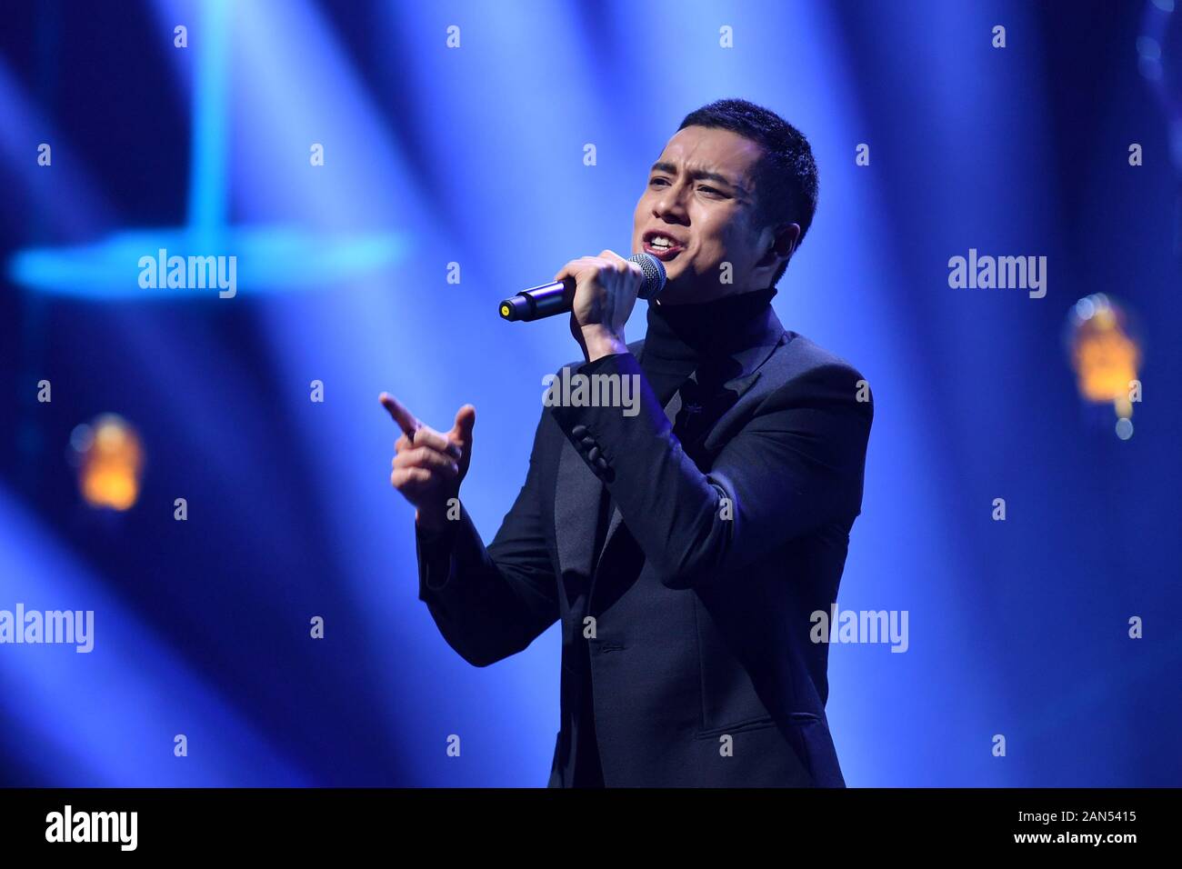 --FILE--Chinese actor Han Dongjun, also known as Elvis Han, sings at ...