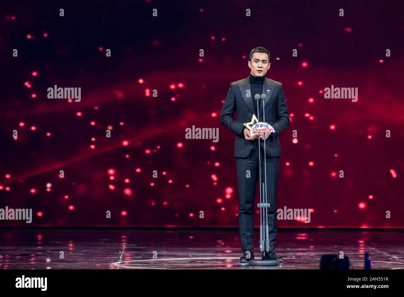 --FILE--Chinese actor Han Dongjun, also known as Elvis Han, sings at ...