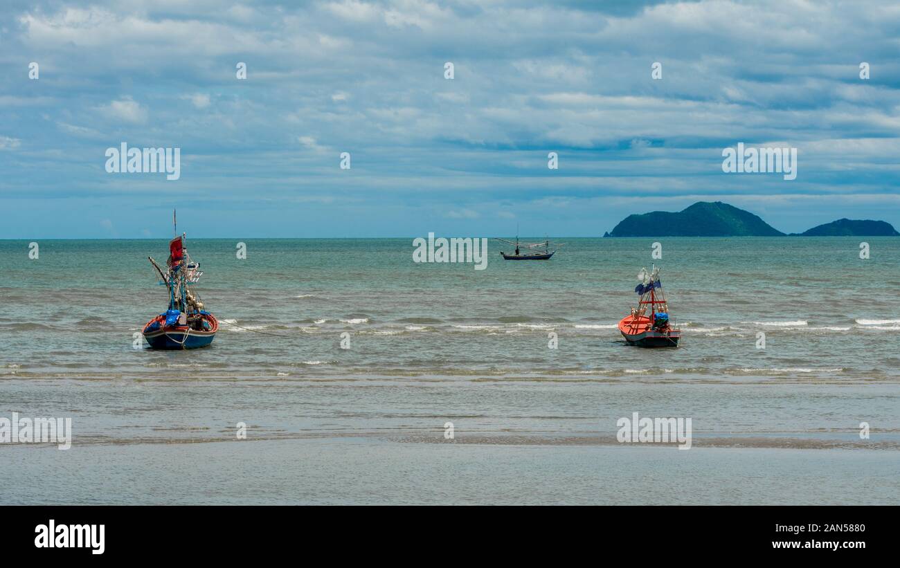 Traditional Thai ishing boats at the beach in Pak Nam Pram, Thailand ...
