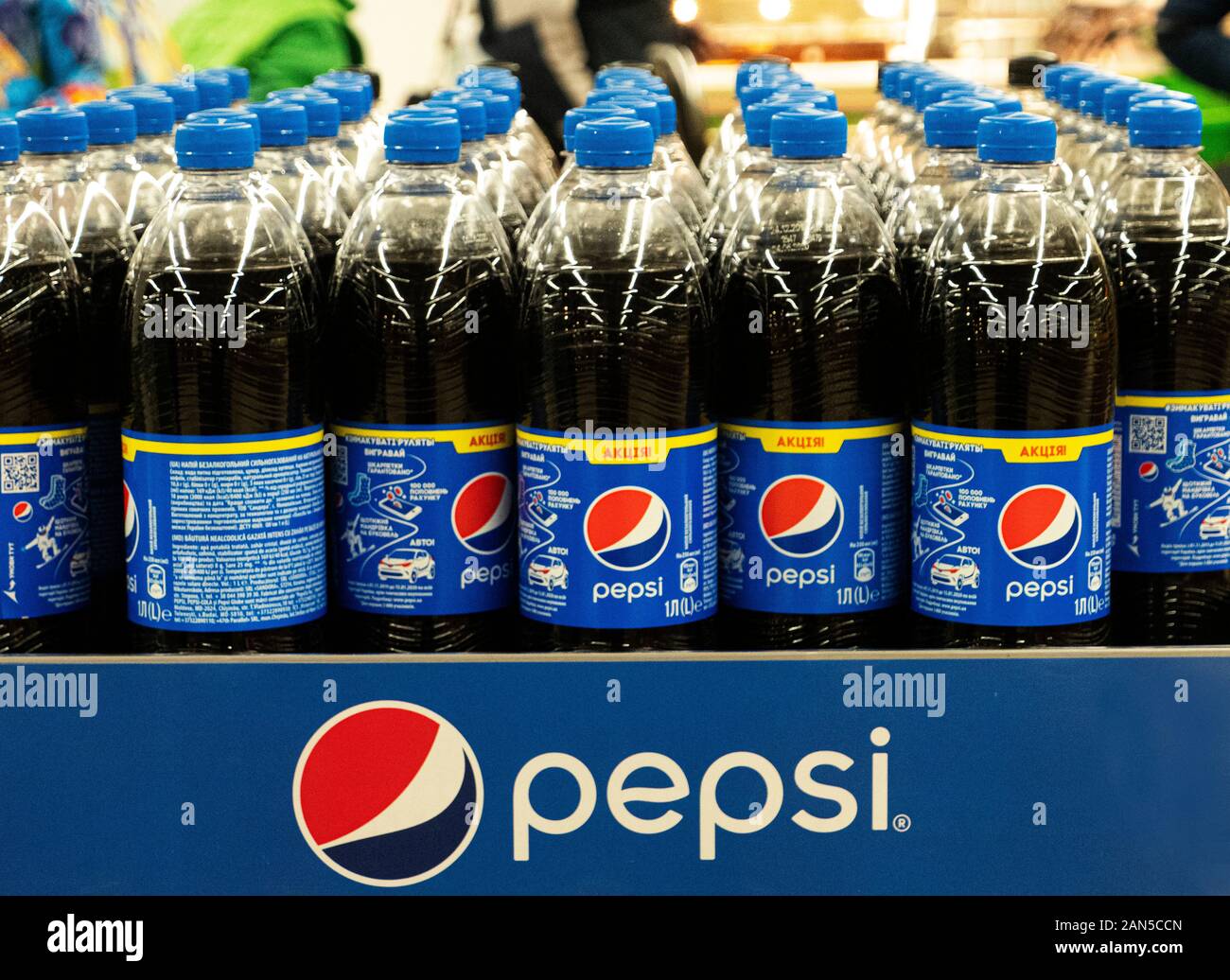 Pepsi in 2l bottles seen in a store shelf Stock Photo - Alamy