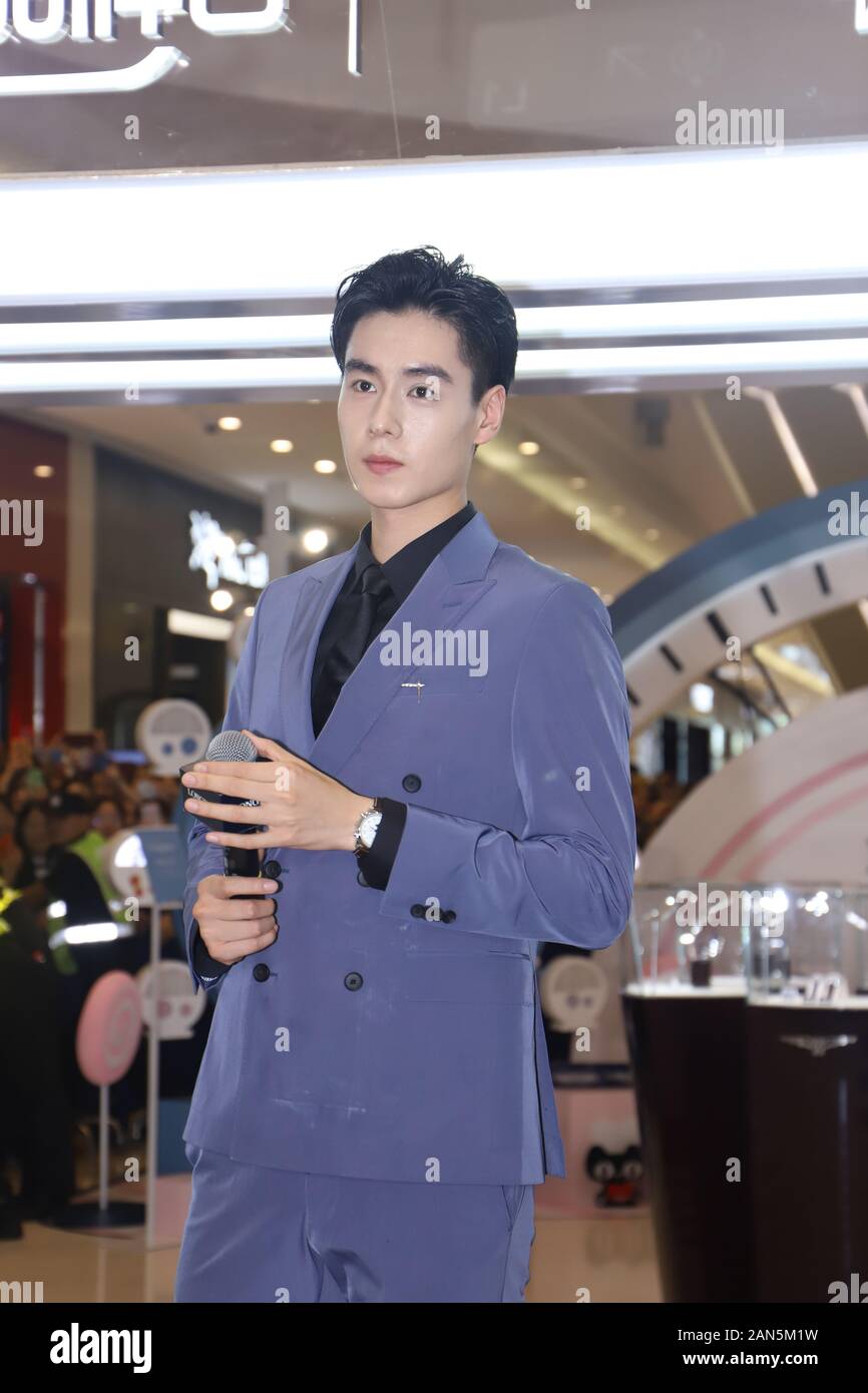 Hu yitian hi-res stock photography and images - Alamy